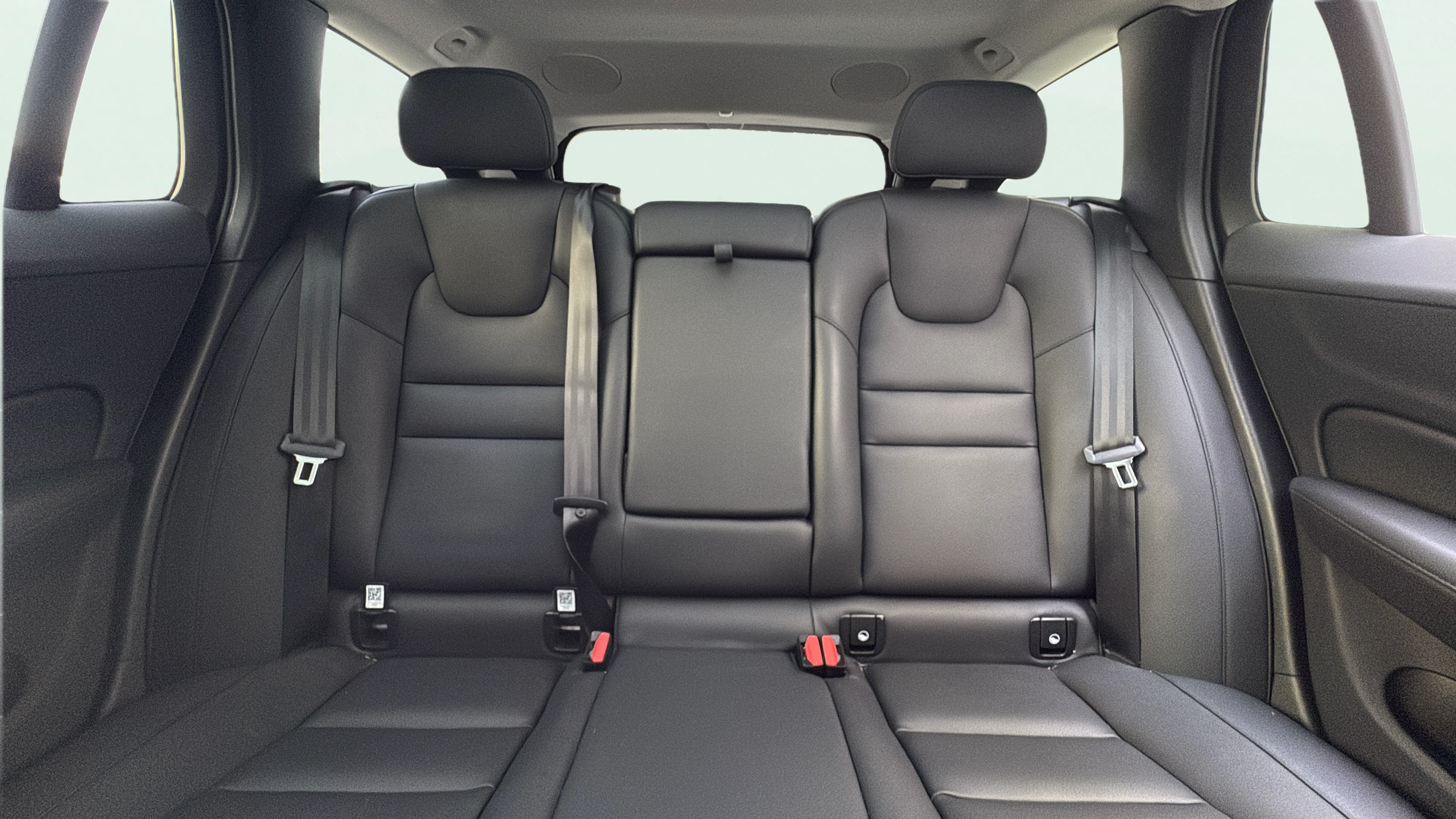 2025 Volvo V60 Cross Country | Starts at $784/mo | 24,588 mi | White